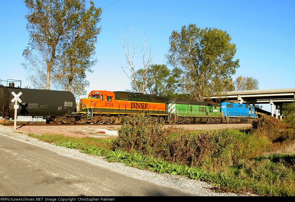 BNSF 2704, BNSF 1717, and EMDX 770